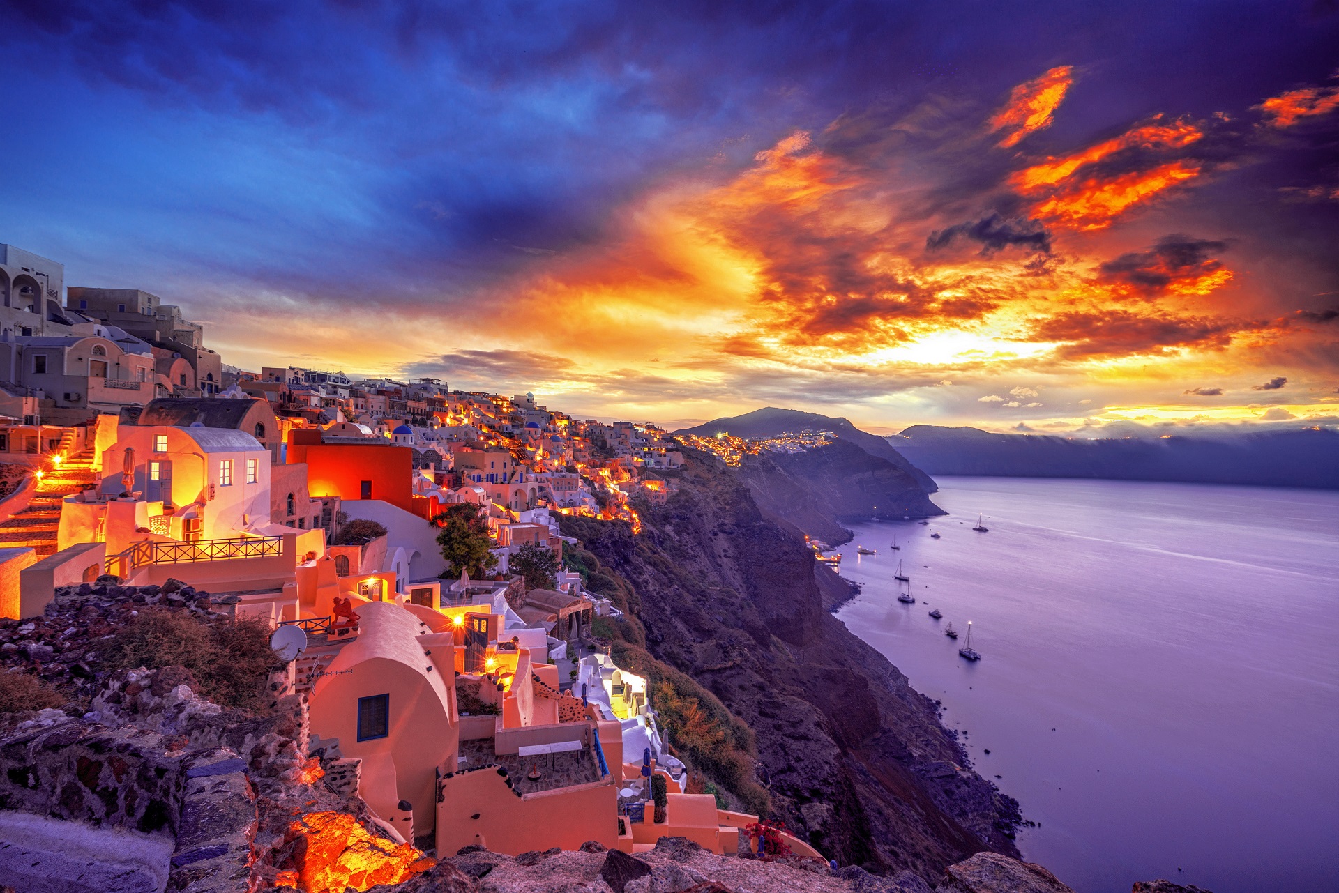 Magical Oia Sunset | Art Maisons
